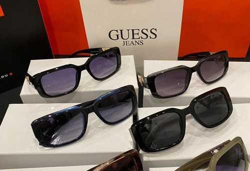 Солнцезащитные очки Guess в полной комплектации