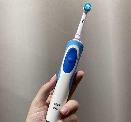 Электрическа зубная щетка Oral-B Braun