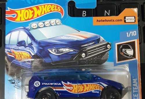 Модель Hot Wheels Chrysler Pacifica. 1/10. 2019