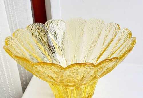 Старинная ваза конфетница цветное желтое стекло