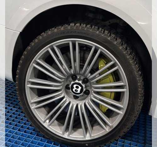 Pirelli Ice Zero 2 255/35 R20