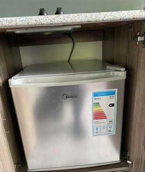 Минихолодильник Midea mr1050w
