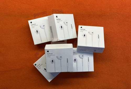 Apple EarPods with 3.5 mm Headphone Plug (new)