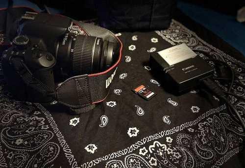 Зеркальный фотоаппарат Canon EOS 650D