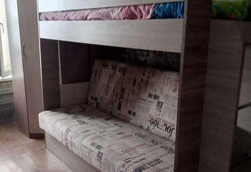 Двухъярусная кровать и шкаф угловой
