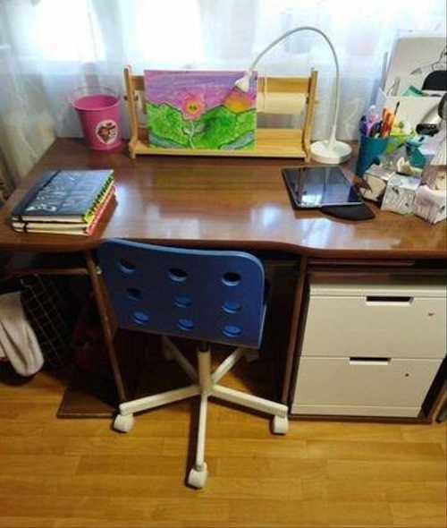 Компьютерный стул и полка IKEA