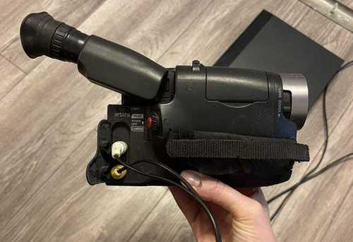 Видеокамера JVC GR-AX637 E