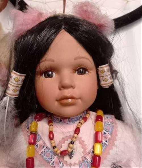 Кукла фарфоровая индианка на качеле, интерьерная