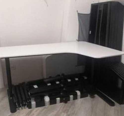Письменный стол IKEA Бекант