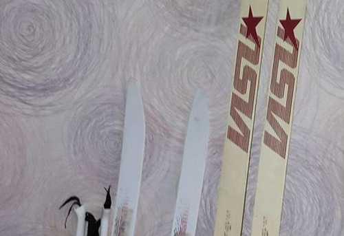 Лыжи деревянные и детские пластиковые с палками