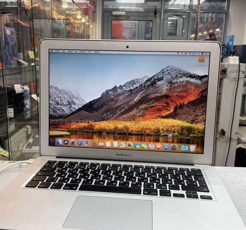 MacBook Air 13 (2017), 256 ГБ, Core i5, 1.8 ГГц, RAM 4 ГБ, Intel HD Graphics 6000