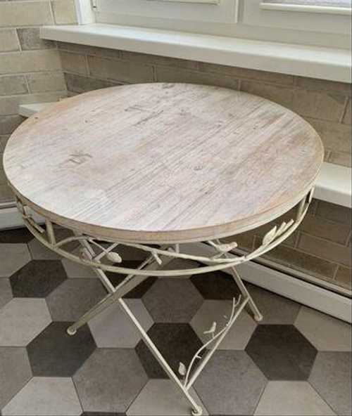 Комплект мебели (столик, стулья и стеллаж) б/у