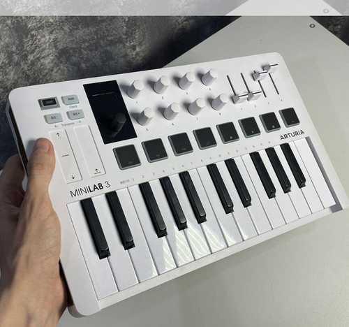 Arturia MiniLab 3 midi клавиатура