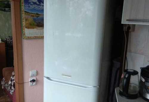 Продам холодильник не работает морозильная камера
