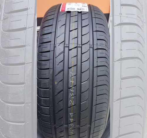 Roadstone N'Fera SU1 235/55 R19 105W
