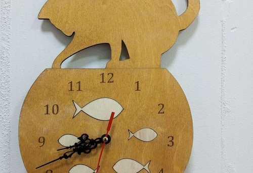 Часы настенные "Кот на аквариуме"