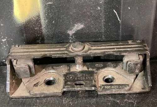 Скоба замка багажника Land Rover Range Rover L322