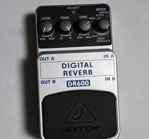 Гитарная педаль behringer Digital reverb 600