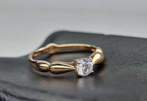 Золотое кольцо с фианитом swarovski