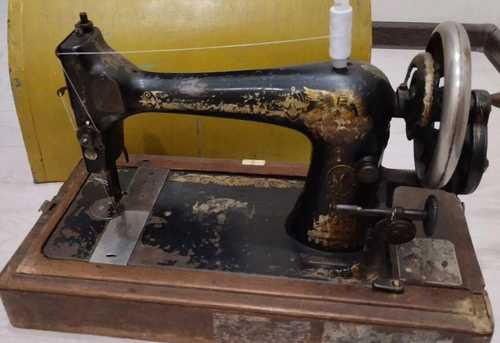 Швейная машина старинная рабочая