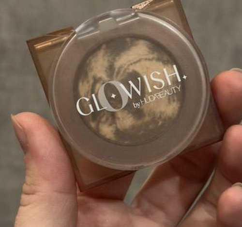 Huda beauty glowish бронзирующая пудра