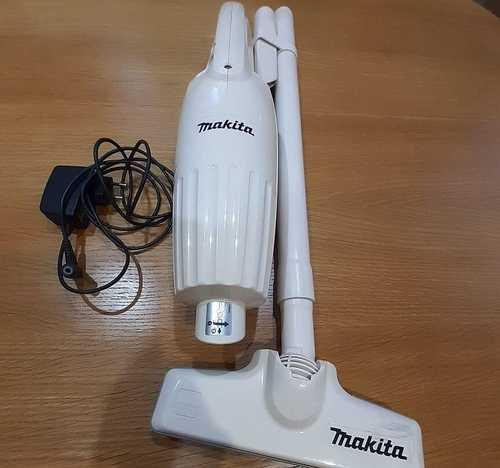 Вертикальный пылесос Makita CL111D, б/у