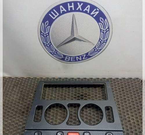 Рамка магнитолы Mercedes C W202