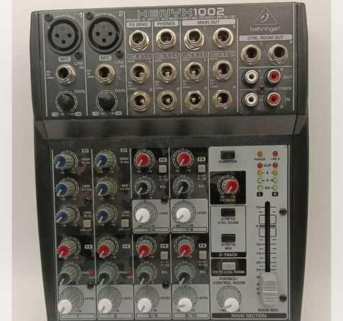 Микшерный пульт behringer