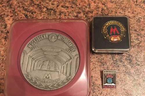 Настольная медаль метро и памятный знак метро