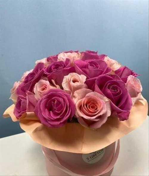 Коробка из 41 розовой и малиновой розы, цветы дост