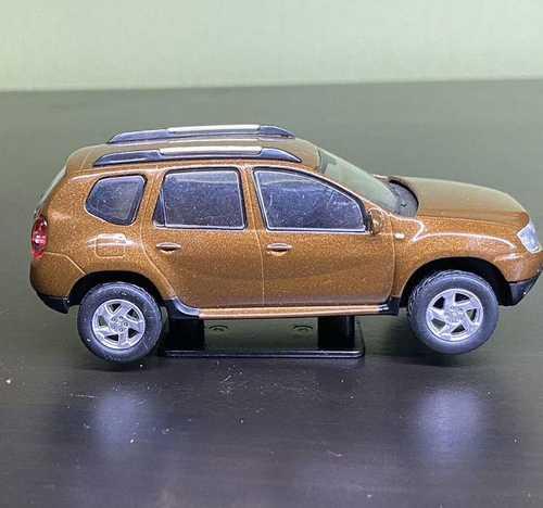 Модель автомобиля renault duster масштаб 1 43