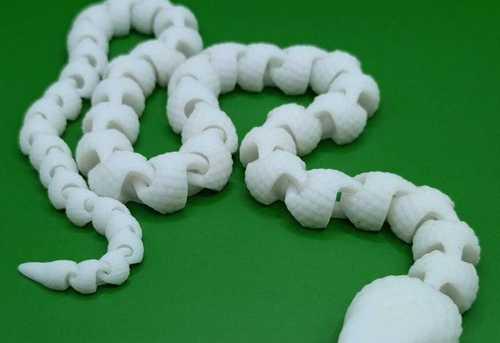 Пластиковая подвижная змея напечатана на 3D