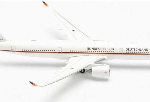 534468-001 Самолет Airbus A350-900 Luftwaffe Flugb