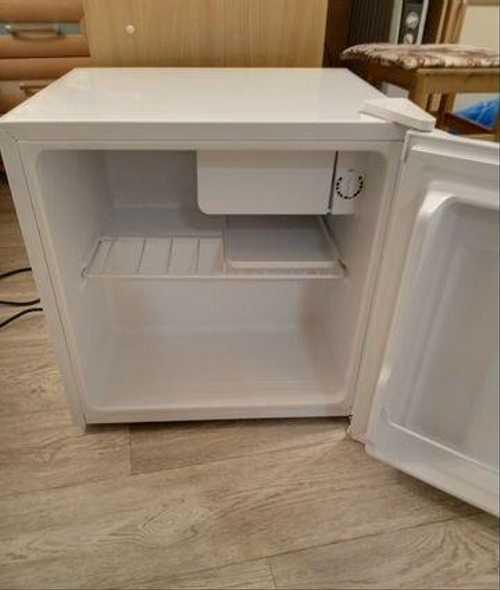 Холодильник Midea MR1050W 47x49 см