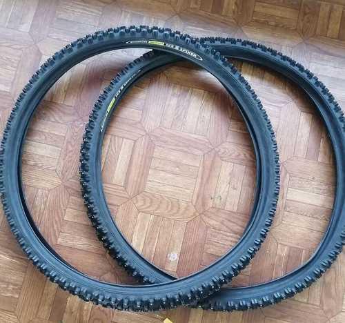 Schwalbe ice spiker 26