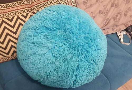 Большая голубая подушка декоративная