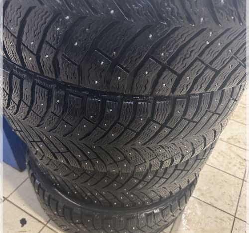 Michelin X-Ice North 4 215/55 R17 98V