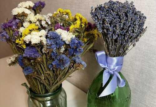 Сухоцветы кермек статица и лаванда с вазой