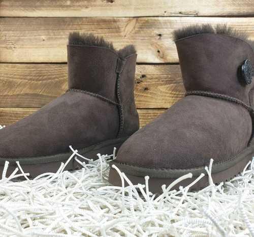 Ugg Mini Bailey Button II