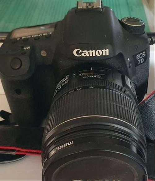 Зеркальный фотоаппарат Canon DS126251 с объективом