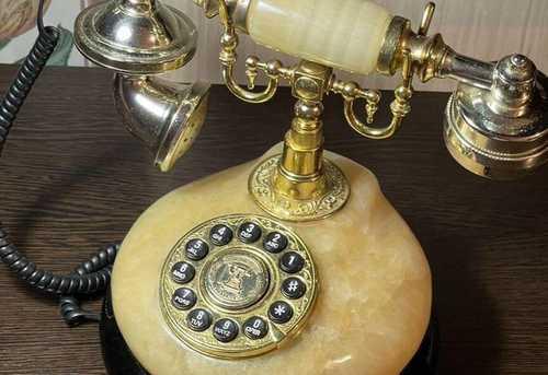 Стационарный телефон из камня