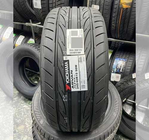 Yokohama Advan Fleva V701 245/40 R19 98W