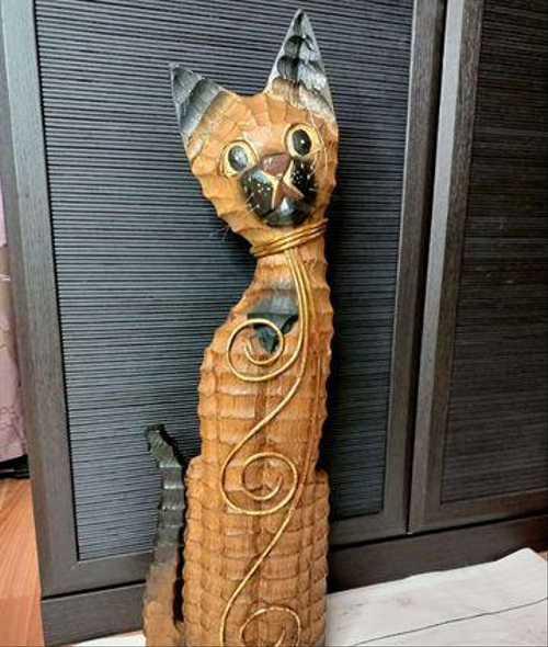 Статуэтка из дерева
