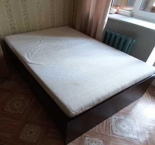 Кровать