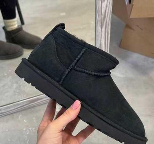 Зимние угги UGG Classic Ultra Mini черные