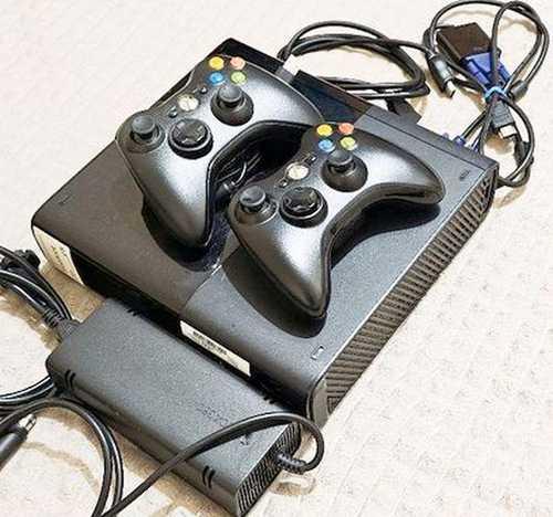 Xbox 360 E, прошитый, 500 GB, 2 джойстика