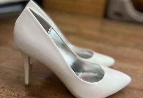 Туфли женские 39 размер белые