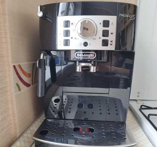 Кофемашина delonghi magnifica s