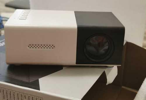 Проектор LED Projector LED YG-300