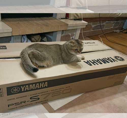 Рабочая станция Yamaha PSR-S750